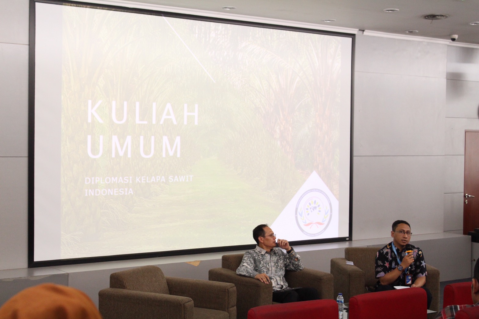 Kuliah Umum: Diplomasi Kelapa Sawit Indonesia Kuliah Umum: Diplomasi Kelapa Sawit Indonesia